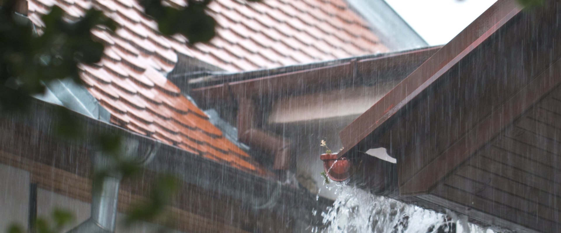 Why Do Texas Timber Frame Houses Need Seamless Rain Gutters?